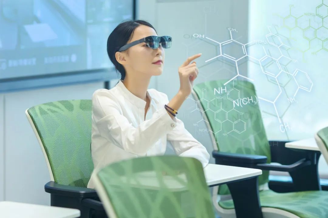 搭载瑞芯微旗舰级芯片RK3588S，专为文旅展陈场景打造的Xrany Space1 AR智能眼镜终端发布！