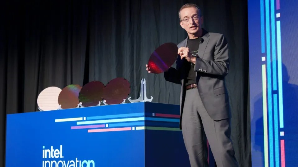 英特尔CEO为AI PC站台：将是产业回暖一大转折点