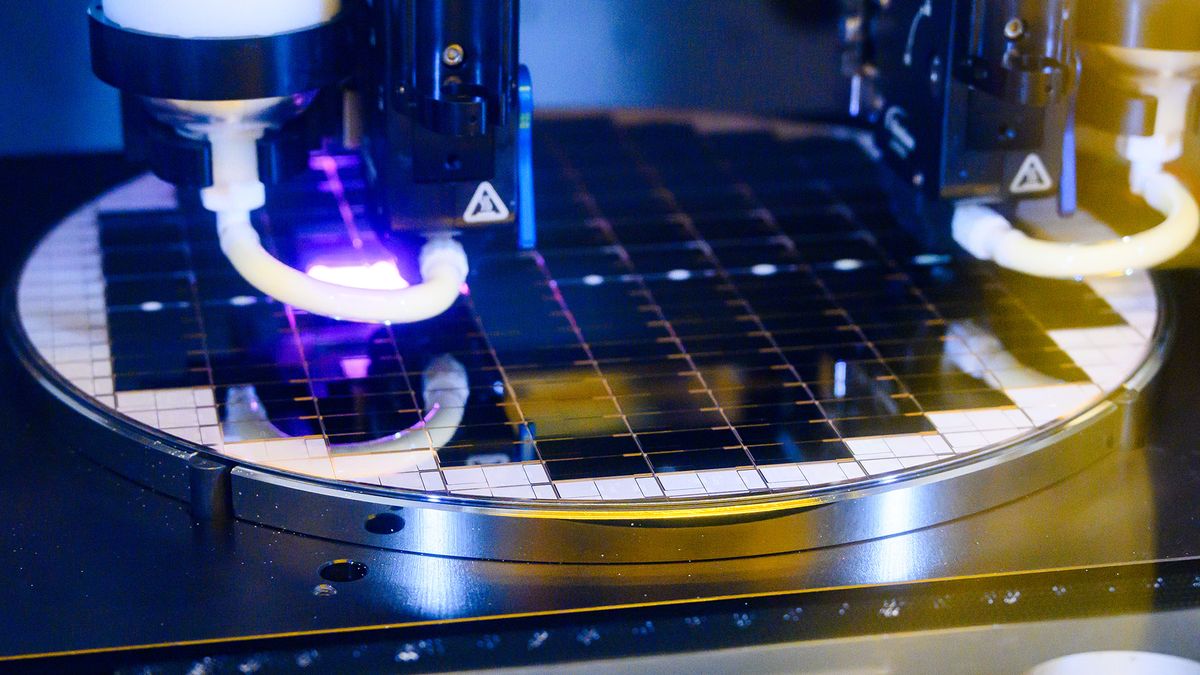 ASML中国销售占比39%；泛林中国下滑至40%；联电和英特尔宣布12nm制程工艺合作；意法半导体预计营收下降超15%