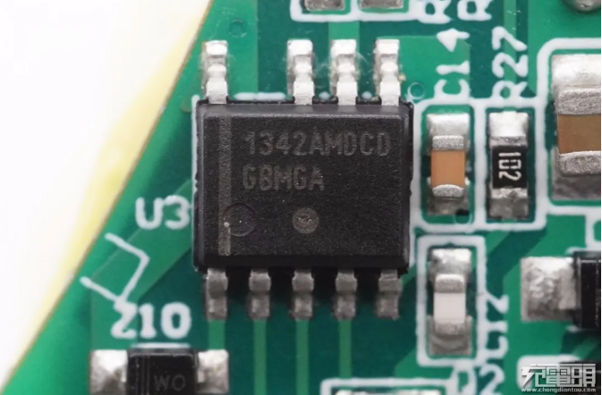 插线板进入氮化镓时代，飞利浦65W快充插座拆解