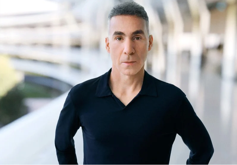 苹果高管Dan Riccio开始将工作重心转移到AR/VR头显上